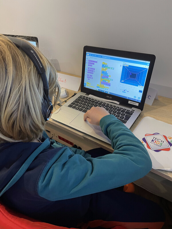 RS6780_IMG_1381-scr - Tech Kids Academy