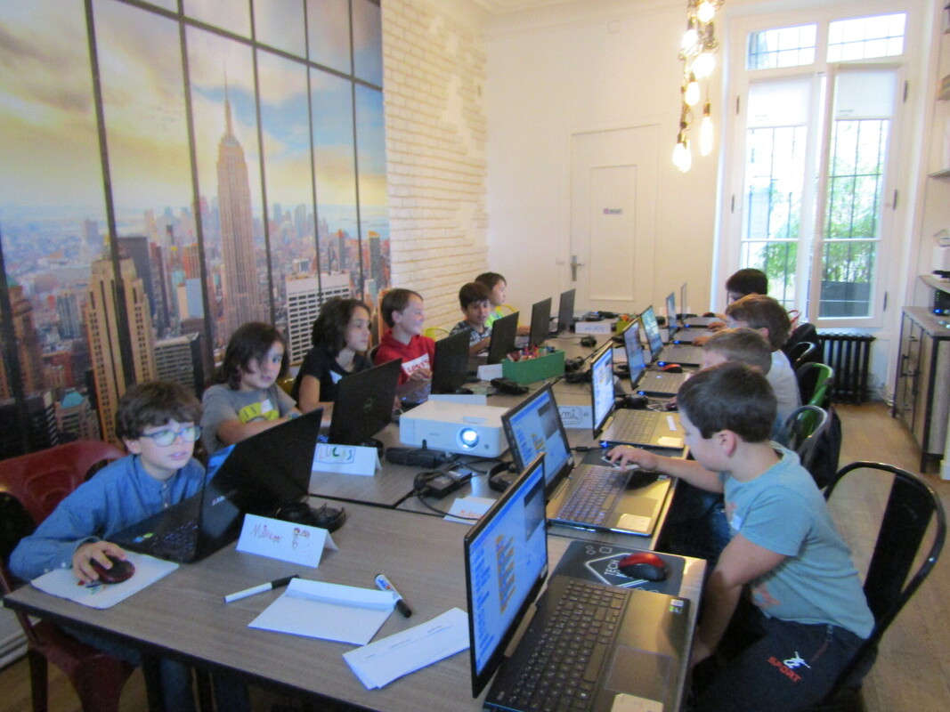 RS10776_IMG_1387-scr - Tech Kids Academy