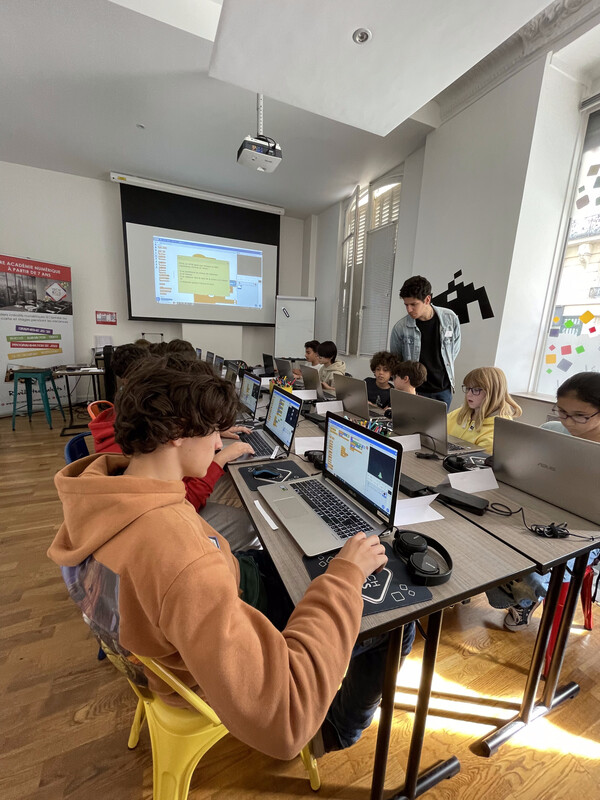 RS11219_IMG_7595-scr - Tech Kids Academy