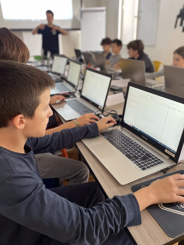 2023-2024 - 10-14 ans 3 - Faire des dessins avec Python - Tech Kids Academy