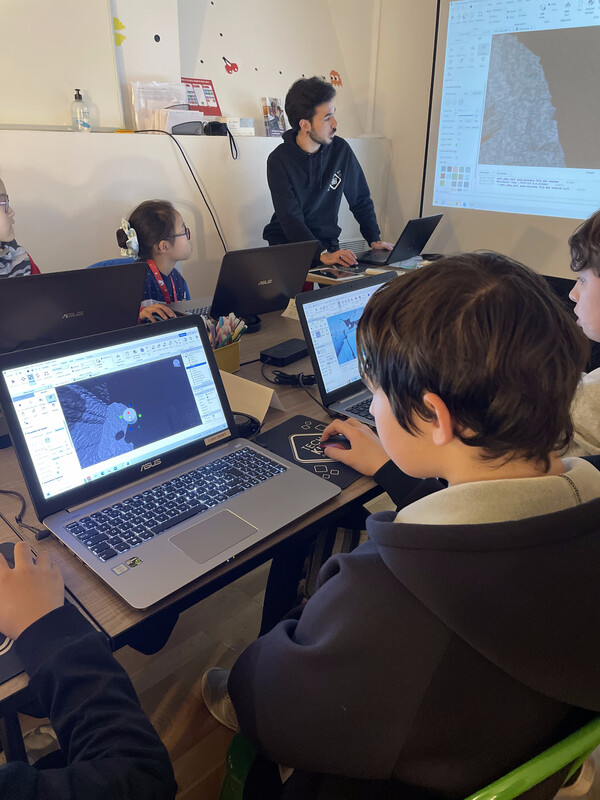 RS11281_IMG_8728-scr - Tech Kids Academy