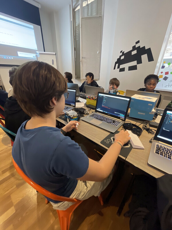 RS11314_IMG_7406-scr - Tech Kids Academy