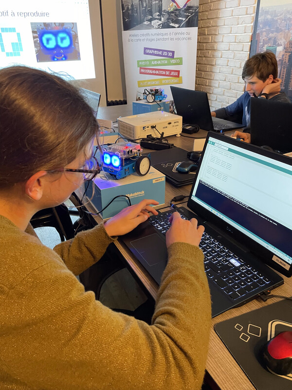 RS11363_IMG_8371-scr - Tech Kids Academy