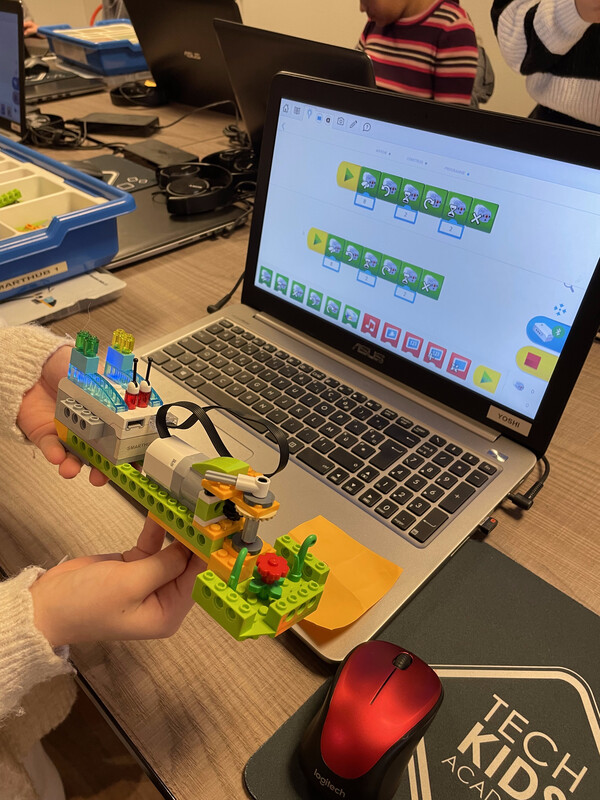 2023-2024 : 10-14 ans 1 Robotique avec Lego WeDo 2 - Tech Kids Academy