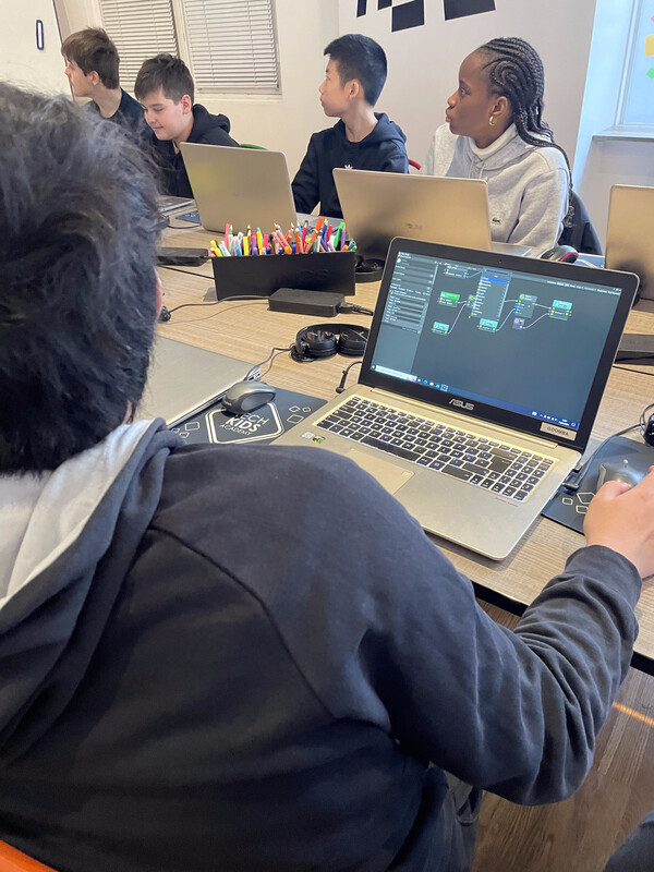 RS12209_IMG_9774-scr - Tech Kids Academy