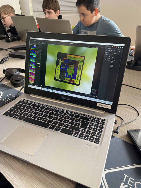 RS13882_IMG_1178 2-scr - Tech Kids Academy