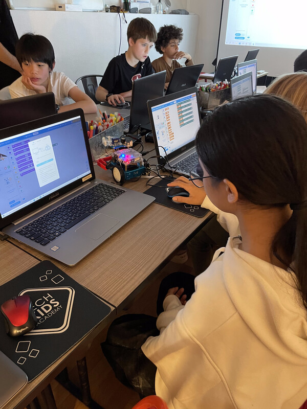 RS14714_IMG_5330-scr - Tech Kids Academy