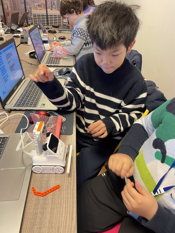 2024-2025 - 7-9 ans 2 - Codey Rocky - Tech Kids Academy