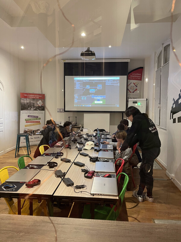 RS17272_IMG_7573-scr - Tech Kids Academy